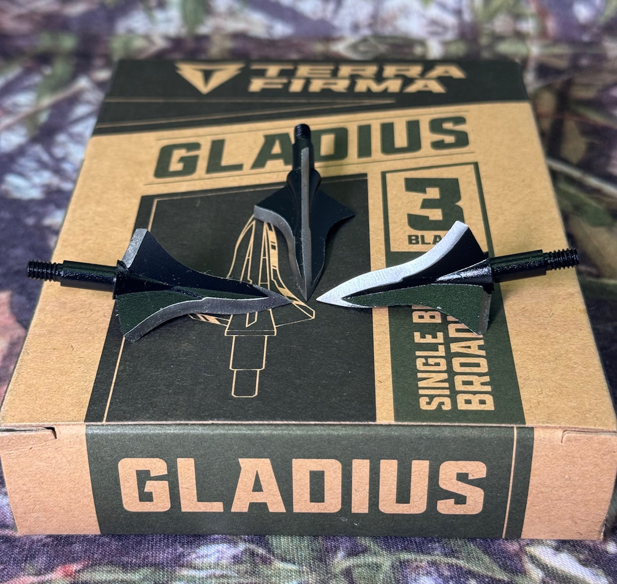 Terra Firma Gladius 3 Blade Broadhead (3PK) – Easy Vanes